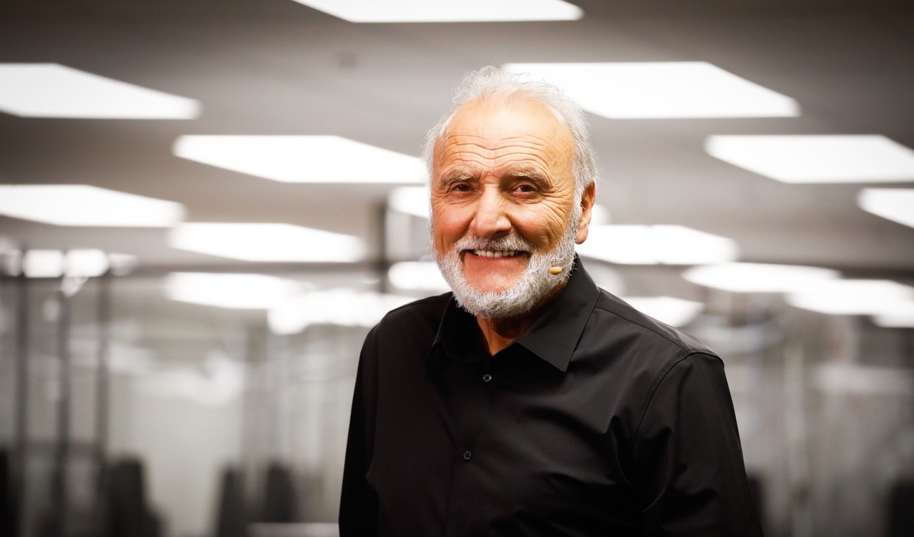 La conjointe de Ron Fournier le surprend en chantant à En direct de l ...