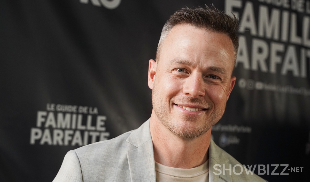 Antoine Bertrand rend un hommage parfait à son ami Louis Morissette ...