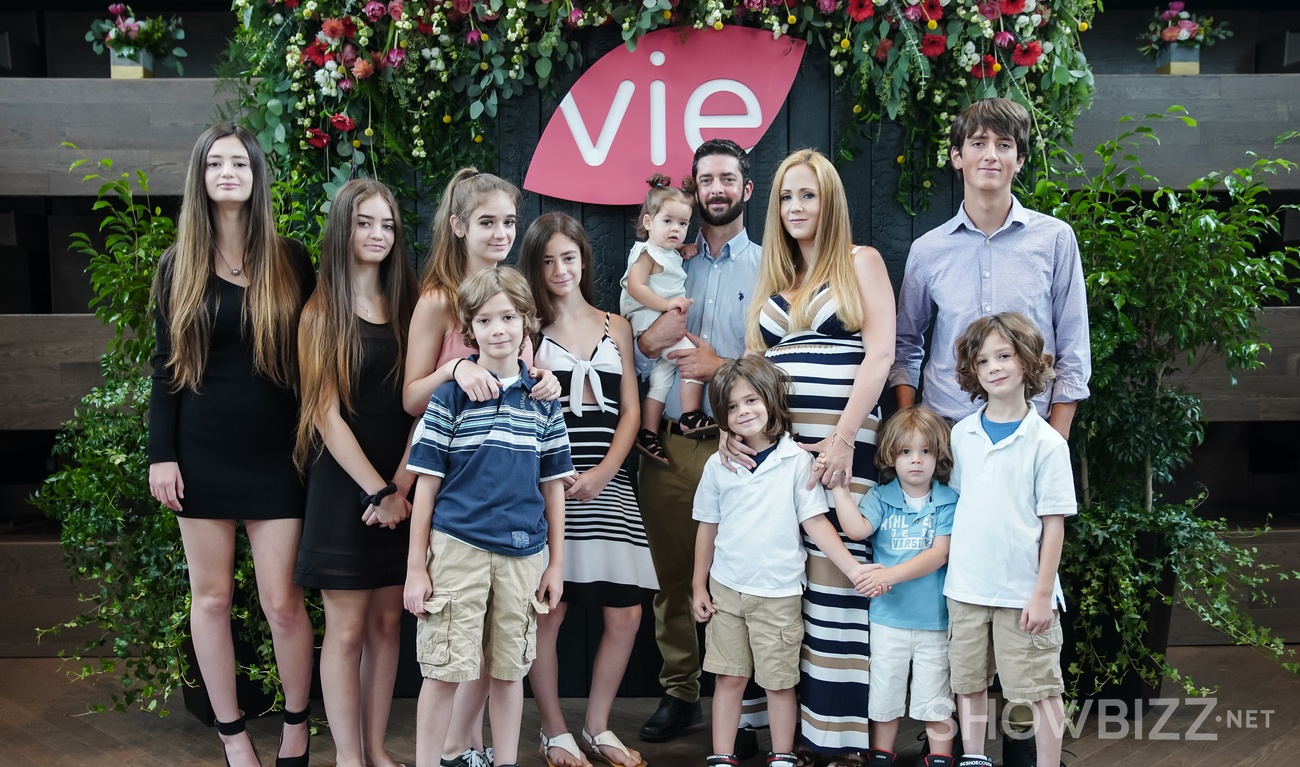 La famille Groulx décore sa grande maison pour Noël et c'est très festif!