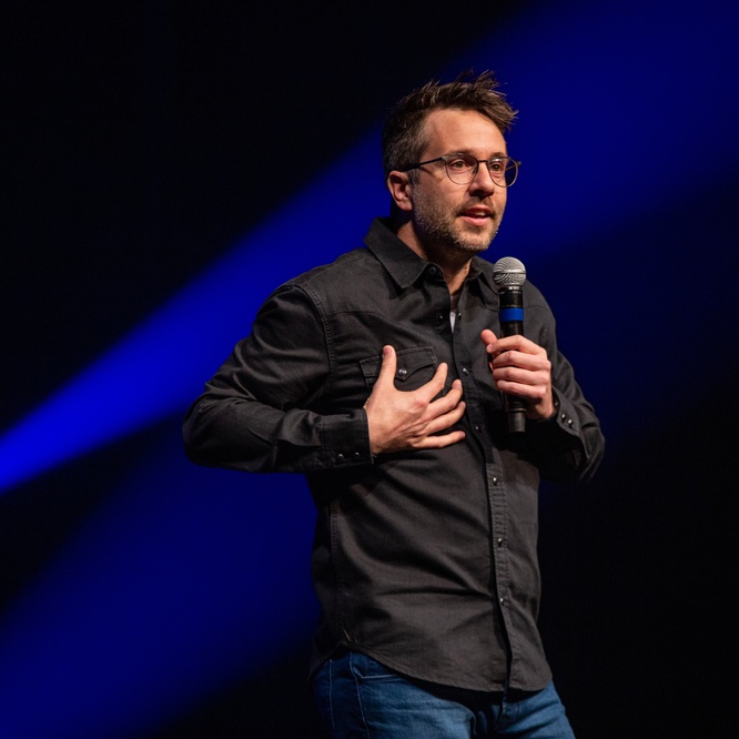 Alexandre Barrette - Comédien, Animateur, Auteur