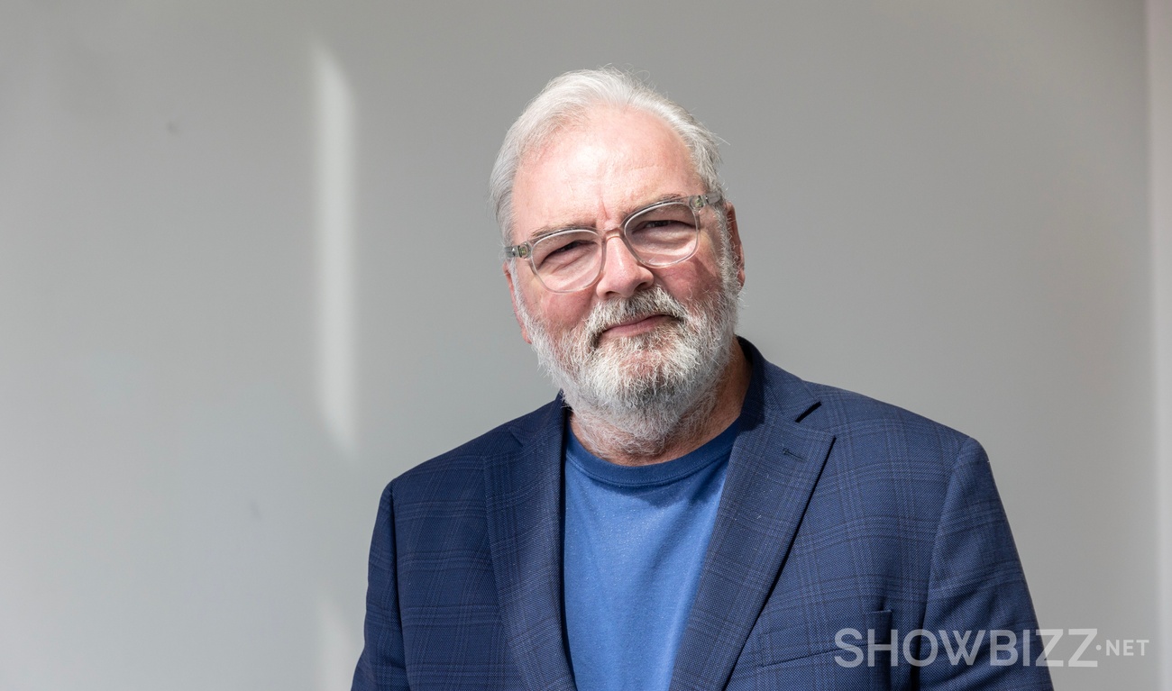 Gildor Roy pose avec sa fille Mahalia, sa femme Ingrid et sa petite ...
